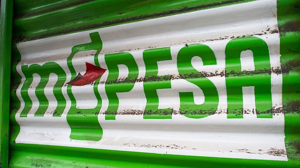 Kenya : le géant du mobile money M-Pesa s’aligne sur les standards ...